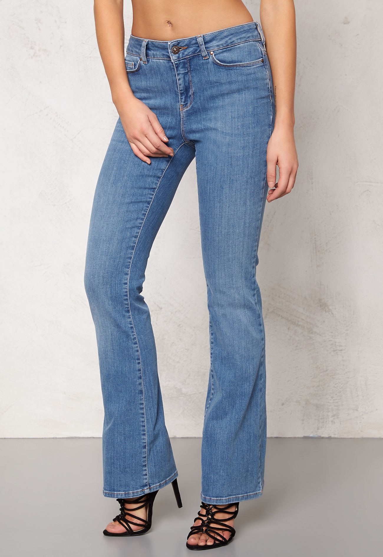 VERO MODA Sally Flare Jeans Lt Denim - Bubbleroom